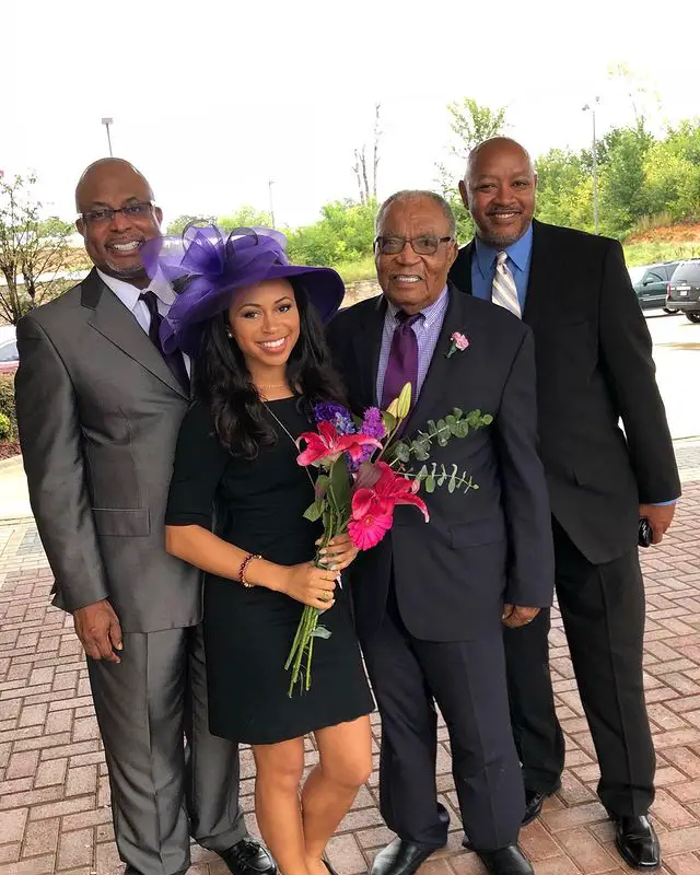 Alex Holley - Fox 29, Family, Age, Now, Bio - Biography