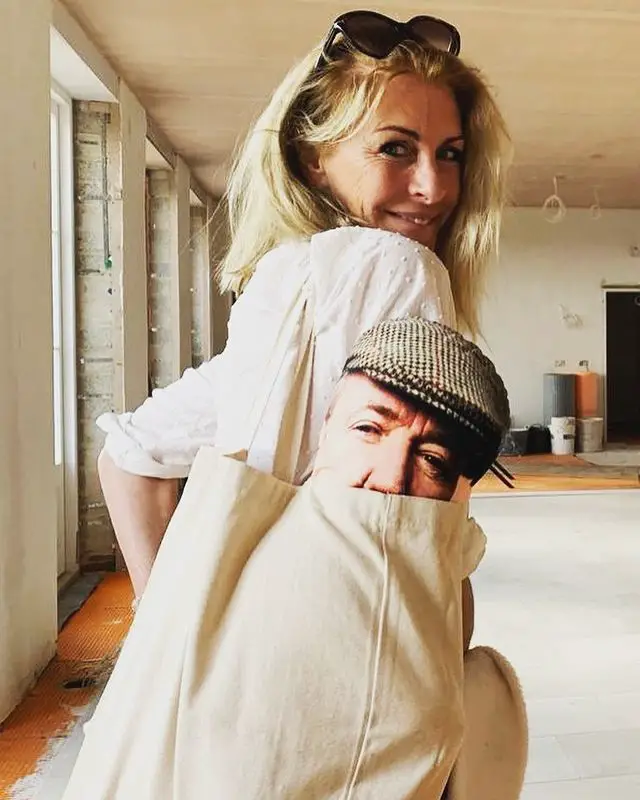 Lisa Hogan - Age, Jeremy Clarkson & Net Worth - Biography