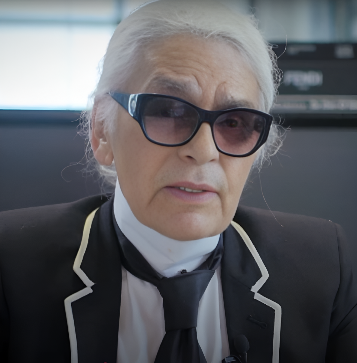 Karl Lagerfeld "Fashion Designer" - Biography, Age and Married Life